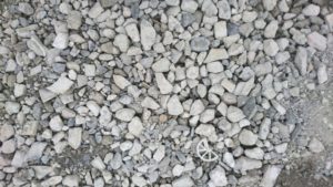 砕石の違い【単粒度・再生砕石・C‐40・RC-40・M‐30】などの説明 価格差はどのくらい？ | おはかのなかのブログ